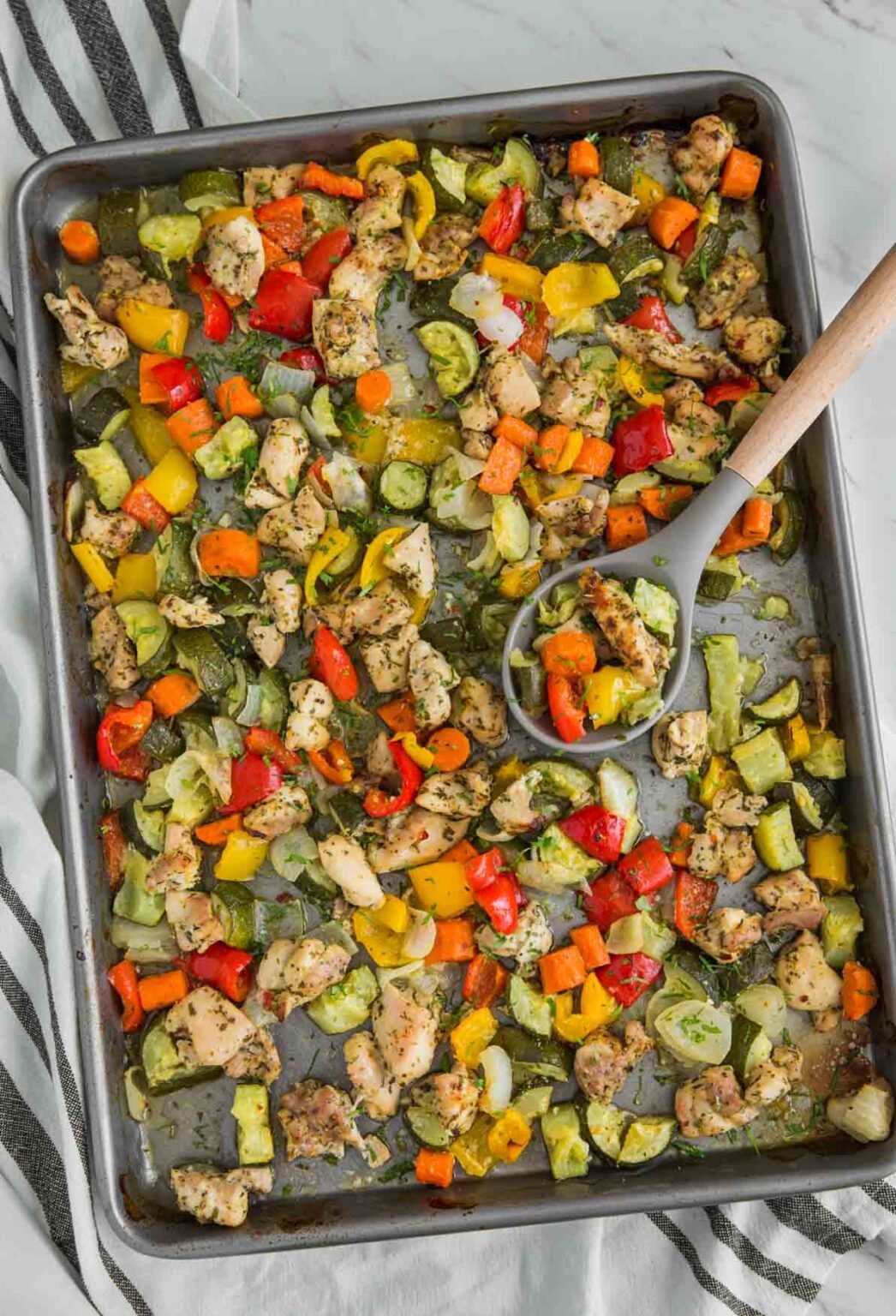 Easy One Pan Baked Chicken And Vegetables - Watch What U Eat